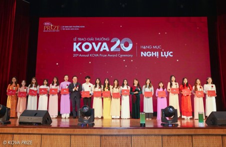 Sinh viên Trường Đại học Sư phạm Hà Nội 2 nhận Giải thưởng KOVA lần thứ 20 năm 2022